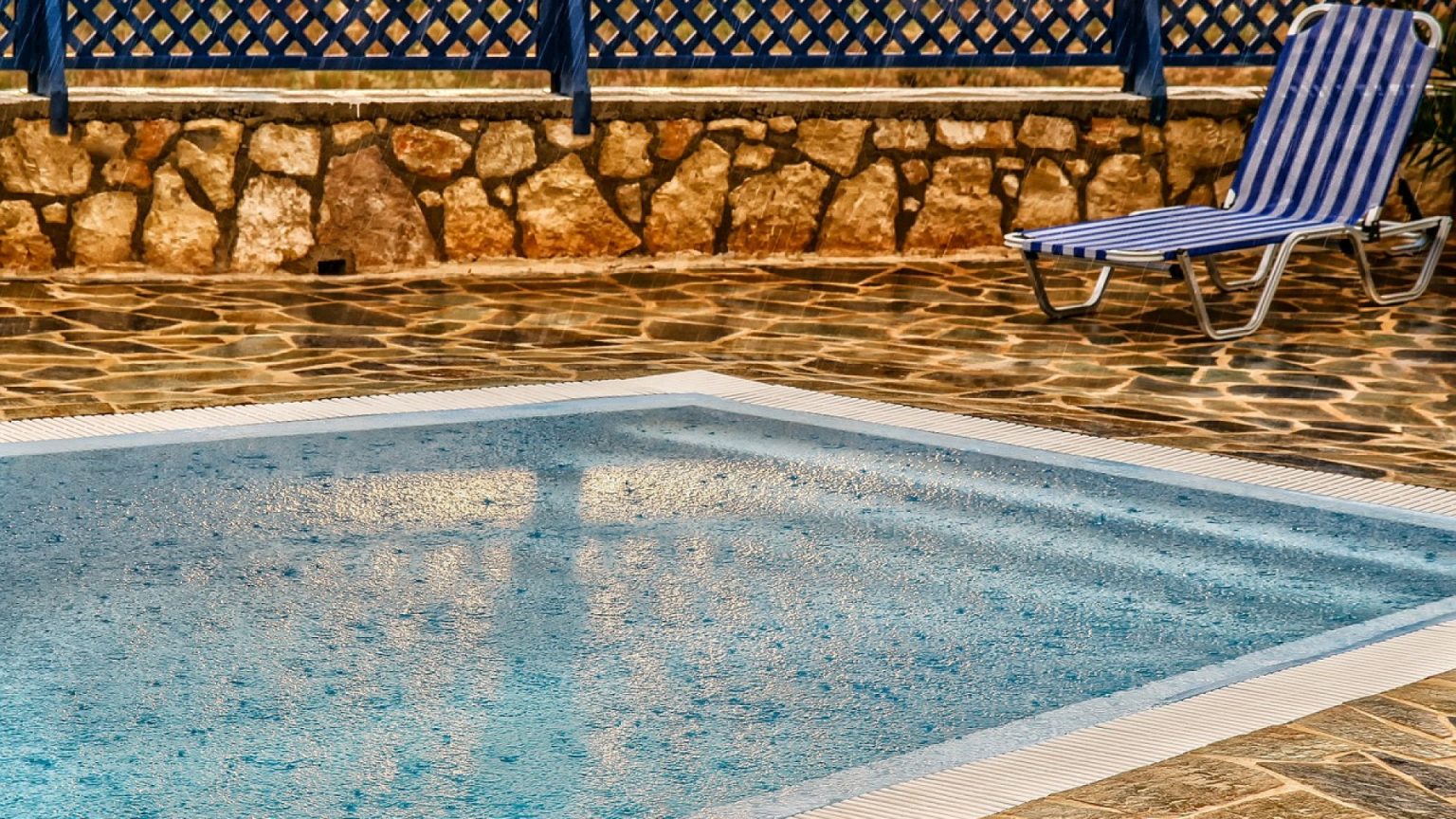 Les accessoires indispensables pour votre piscine – Fabrilor.com